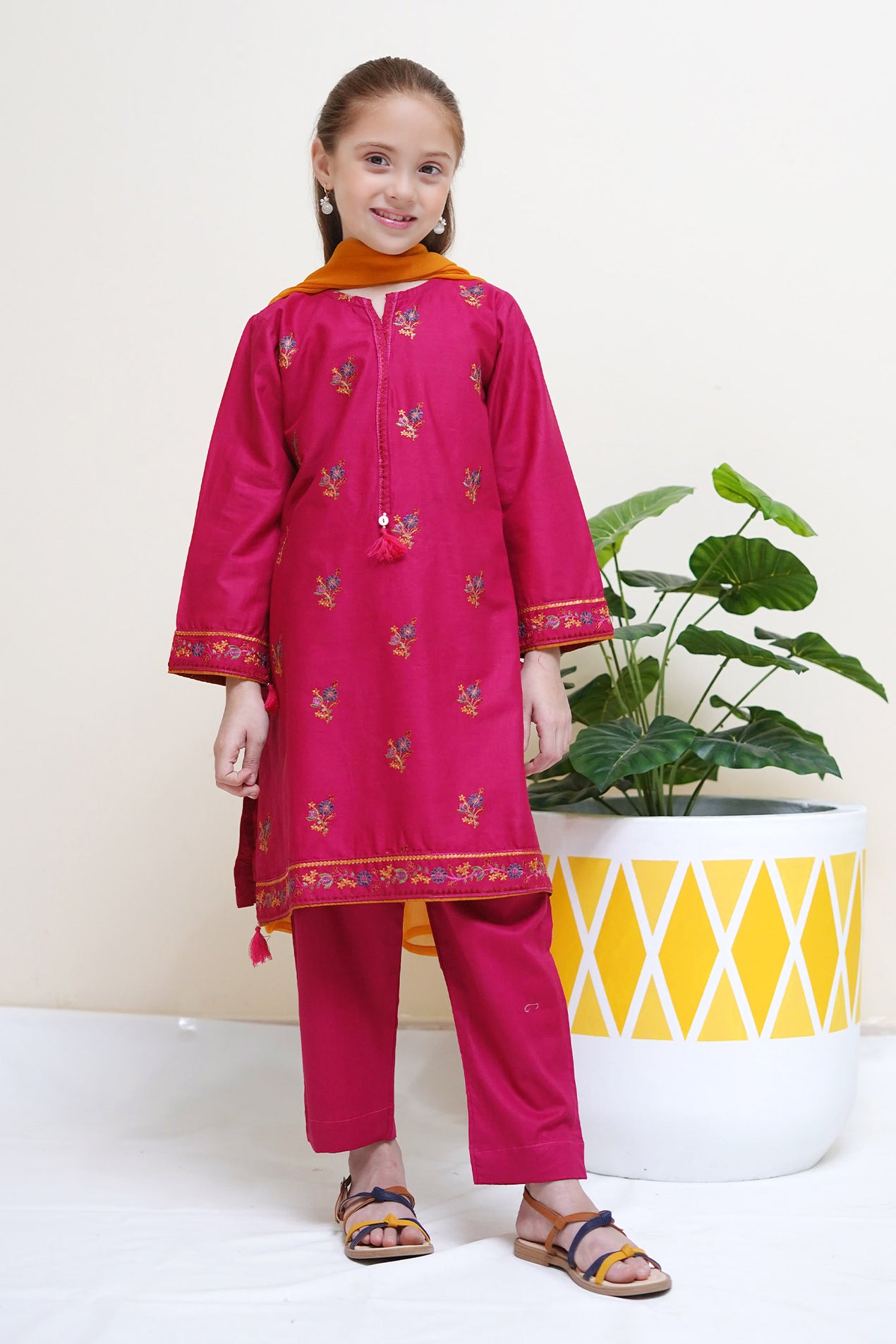 Kids Latest 2024 Trending Fashion: Online in Pakistan – Shomi Fabrics ...