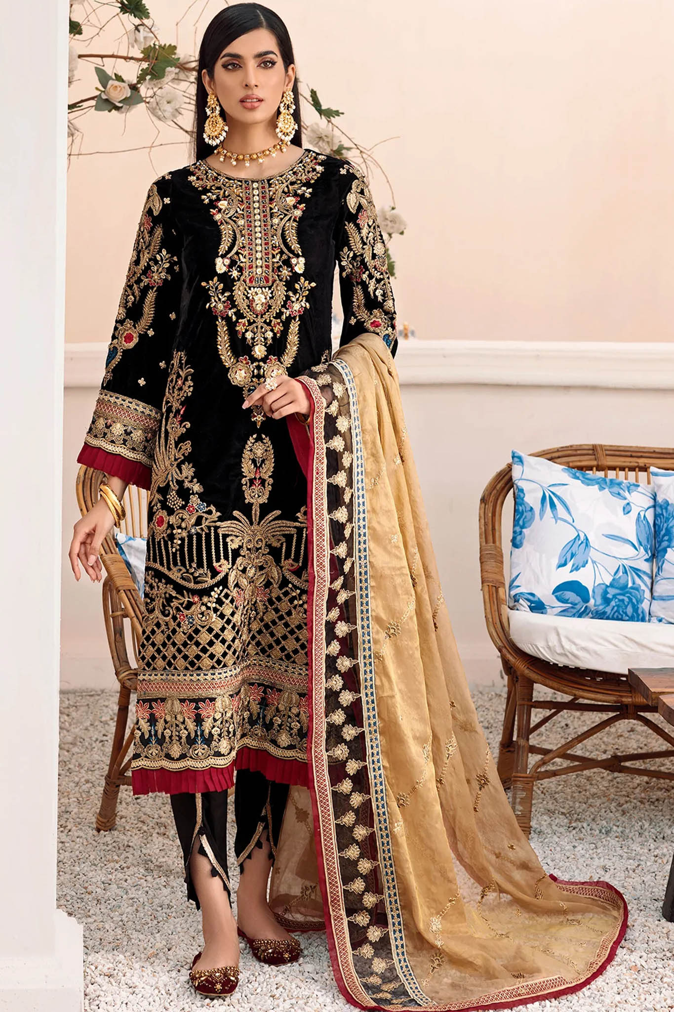 Makhmal by Emaan Adeel Unstitched 3 Piece Emb Velvet Collection'2022-M ...